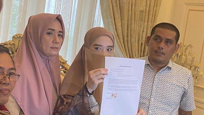 Virgoun Akan Ceraikan Istrinya, Inara Rusli: Masa Saya Lari dari Masalah - Halaman all ...