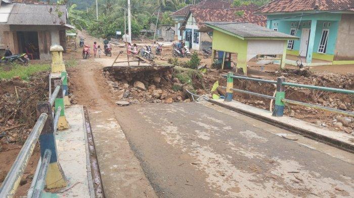 Ratusan Rumah Terendam Banjir Akibat 3 Sungai Meluap di Pesawaran - Tribunlampung.co.id