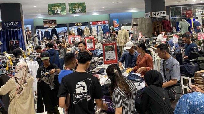 Jelang Lebaran, Warga Datangi Mal Bandar Lampung Ngabuburit Sekaligus ...