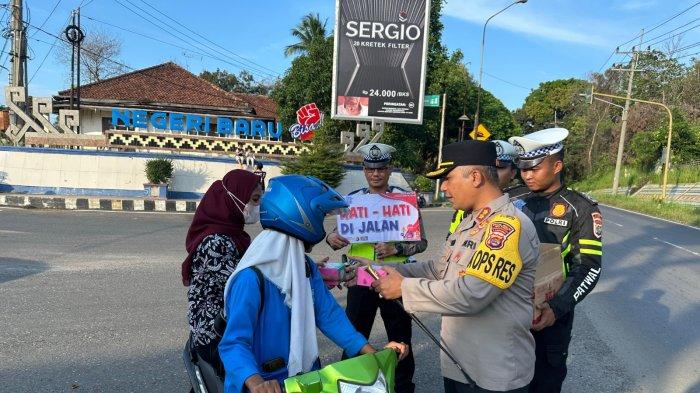 Polres Way Kanan Polda Lampung Beri Rasa Aman dan Nyaman Masyarakat Lewat Giat - Tribunlampung.co.id