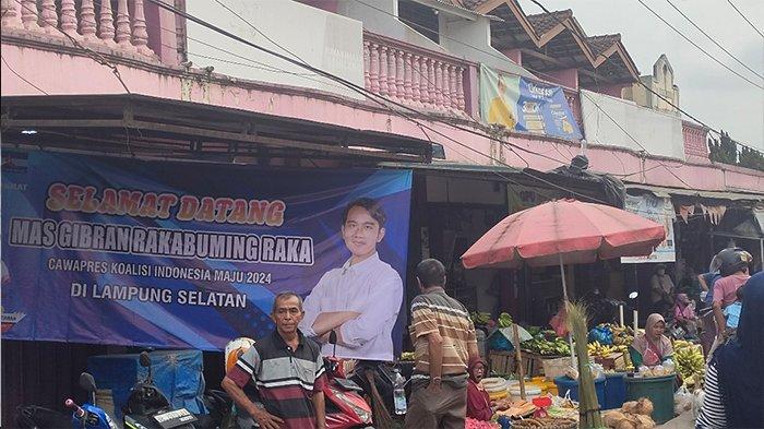 Bermunculan Banner Sambutan Gibran Rakabuming Raka ke Lampung ...