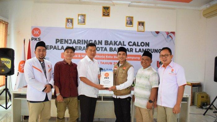 M Ikhsan dan Yusirwan Kembalikan Formulir Calon Wali Kota ke PKS Bandar ...