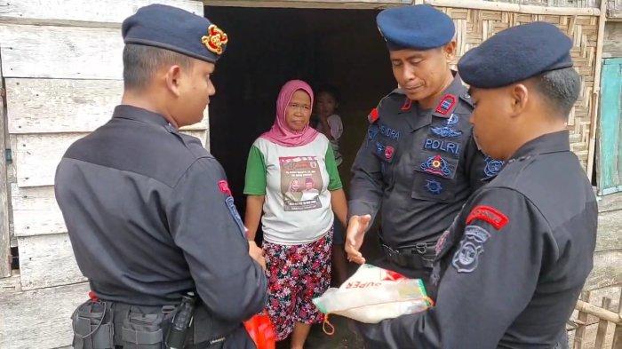 Jumat Berkah, Batalyon 4B Pelopor Bagikan Sembako di Gunung Sugih Lampung Tengah - Tribunlampung ...