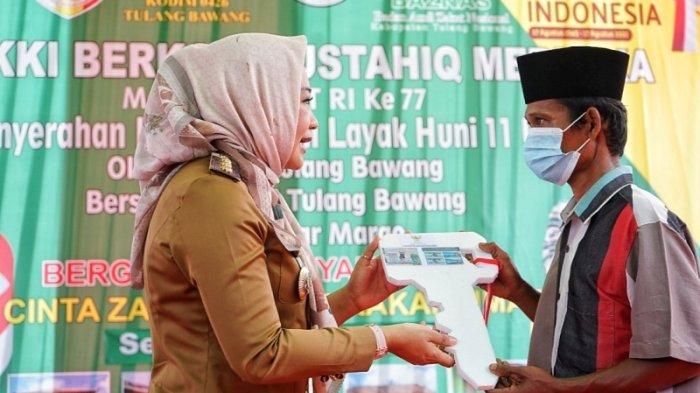 Bupati Winarti Menyerahkan Hunian Layak kepada 11 Warga Tulangbawang ...