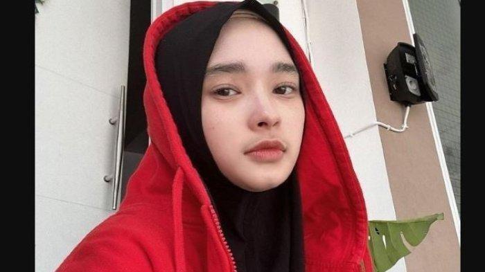 Curhat Inara Rusli Jadi Orang Tua Tunggal di Usia Muda - Tribunlampung ...