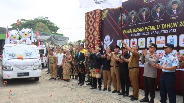 Kapolres Metro Dampingi Kepala Polda Lampung Hadiri Deklarasi Damai dan Kirab Pemilu 2024 ...