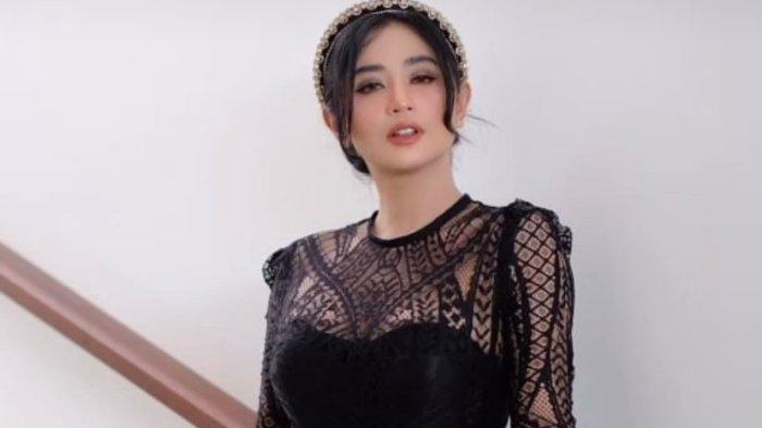 Indah Sari Akan Layangkan Somasi pada Dewi Perssik - Tribunlampung.co.id