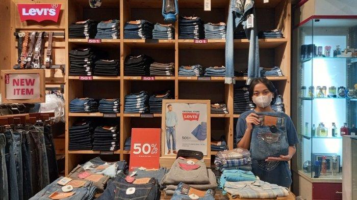 Diskon hingga 50 Persen Produk Lois, Levis, Cardinal dan Emba di Sogo Branded Store ...