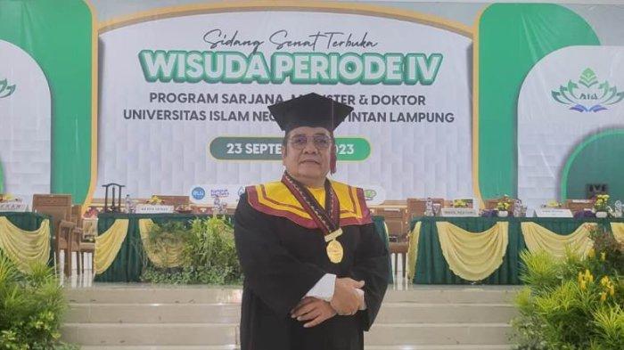 Resmi Bergelar Doktor, Eks Pimpinan Tribun Lampung Dr Hadi Prayogo ...