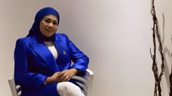 Elly Sugigi Ditertawakan Petugas Bandara Gegara Penampilannya ...