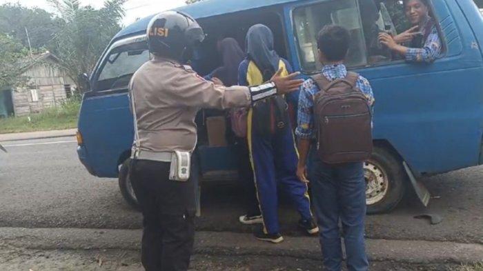 Polres Way Kanan Polda Lampung Imbau Sopir Angkot dan Penumpang Peduli ...