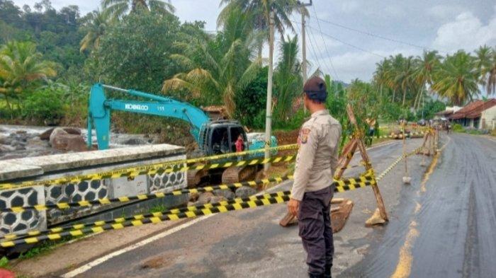 Sempat Membahayakan, Jembatan Jalinbar di Pesisir Barat Lampung Mulai ... Sempat Membahayakan, Jembatan Jalinbar di Pesisir Barat Lampung Mulai ...