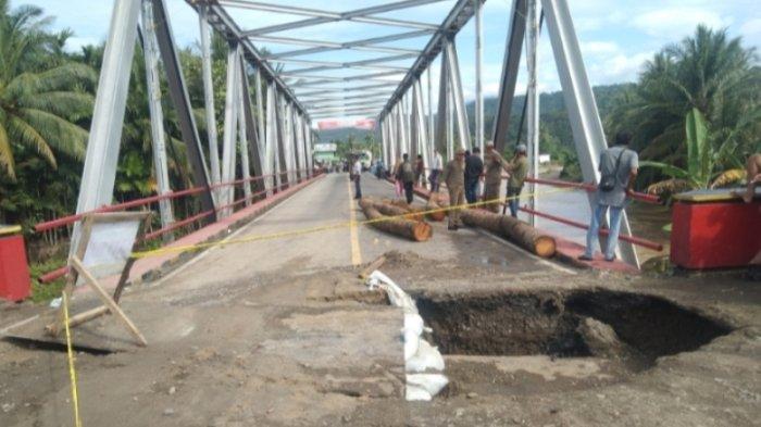 Jembatan Laay di Jalinbar Pesisir Barat Lampung Kembali Ambles, Arus Lalin Lumpuh ...