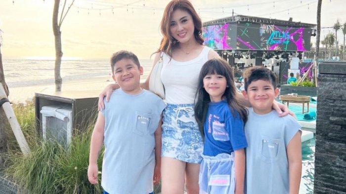 Jonathan Frizzy Disebut Cuek Soal Anak, Dhena Devanka Mengaku Kecewa ... Jonathan Frizzy Disebut Cuek Soal Anak, Dhena Devanka Mengaku Kecewa ...