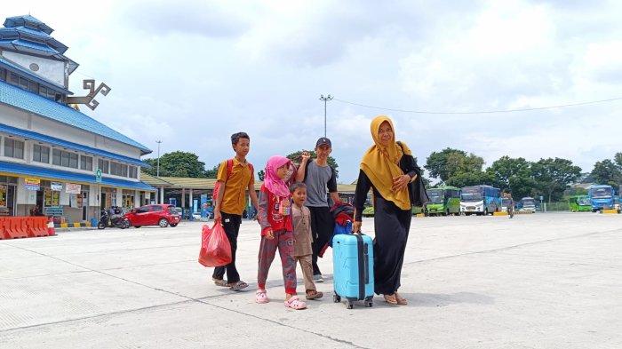 Jumlah Pemudik di Terminal Rajabasa Meningkat Saat Arus Balik Lebaran ...