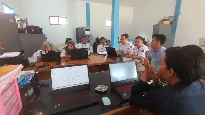 KPU Pesisir Barat Lampung Verifikasi Bekas 297 Bacaleg - Tribunlampung ... KPU Pesisir Barat Lampung Verifikasi Bekas 297 Bacaleg - Tribunlampung ...