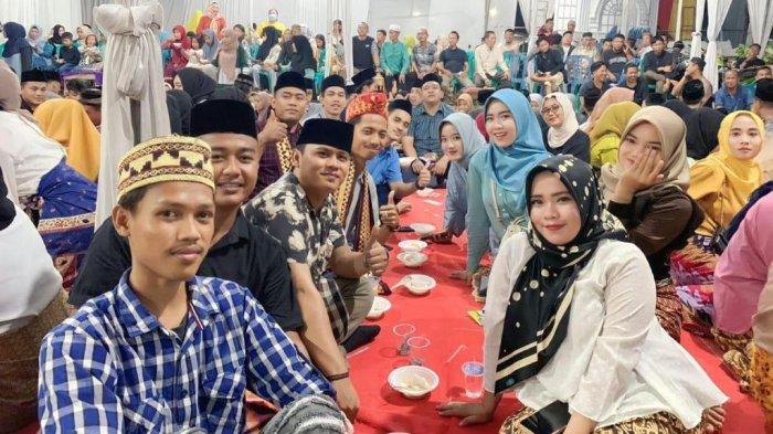 Ratusan Pemuda-pemudi KSBM Kembali Gelar Tradisi Miyah Damau - Tribunlampung.co.id