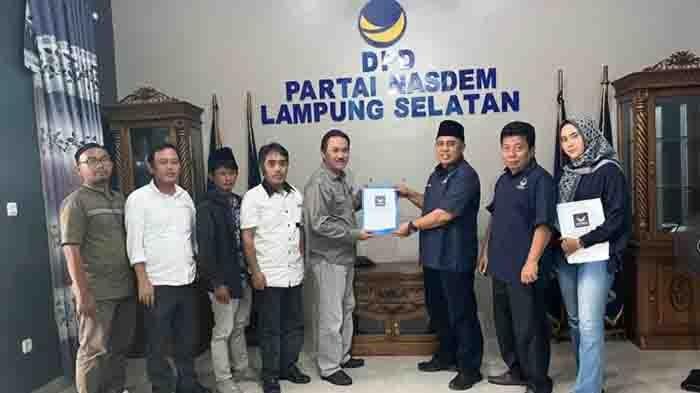 Viral Jalan Rusak, Kadis PUPR Lampung Selatan Daftar Penjaringan Calon Bupati - Tribunlampung.co.id