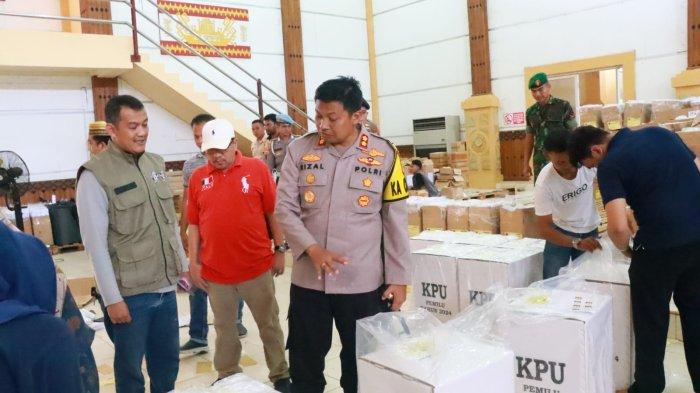 Kapolres Lamtim Polda Lampung Lakukan Pengecekan Gudang Logistik Pemilu ... Kapolres Lamtim Polda Lampung Lakukan Pengecekan Gudang Logistik Pemilu ...