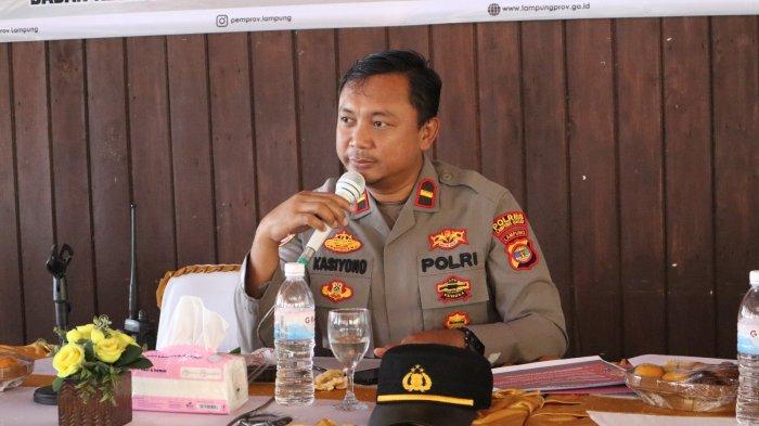Polres Pesisir Barat Polda Lampung Olah TKP dan Evakuasi Korban yang Nekat Akhiri Hidup di Gubuk ...