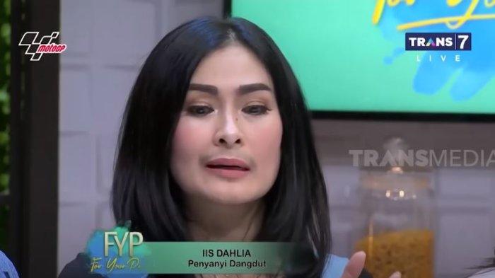 Iis Dahlia Ungkap Artis yang Sering Pakai Tas KW, Inisialnya BK - Tribunlampung.co.id