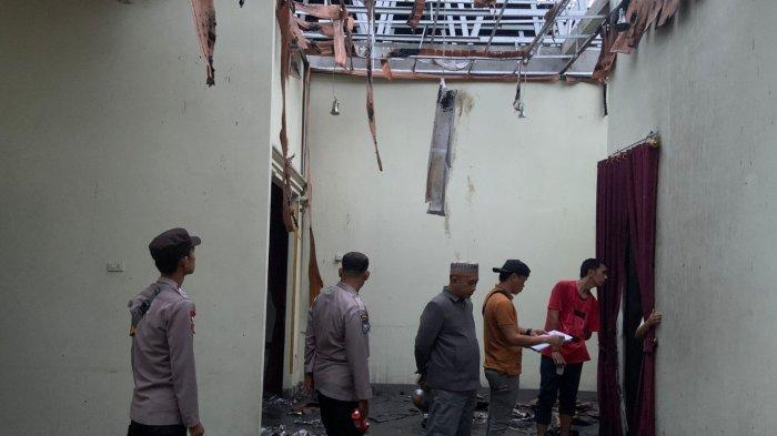 Diduga Akibat Korsleting Listrik, Rumah Warga Way Kanan Ludes Terbakar. Kerugian Capai Ratusan ...