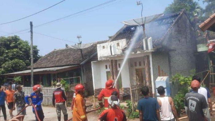 Kebakaran Rumah Warga Gayam Lampung Selatan Akibatkan Kerugian Rp 50 Juta - Tribunlampung.co.id