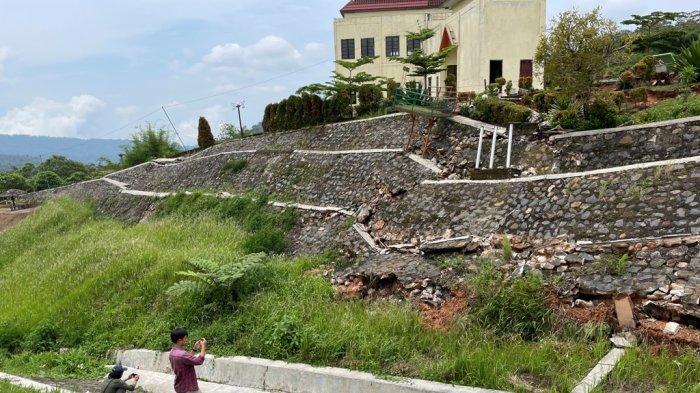 Kebun Raya Liwa Kembali Longsor, Kedalaman 15 Meter - Tribunlampung.co.id