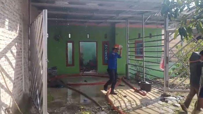 Sebuah Rumah di Pringsewu Ludes Terbakar, Diduga Akibat Korsleting Listrik - Tribunlampung.co.id
