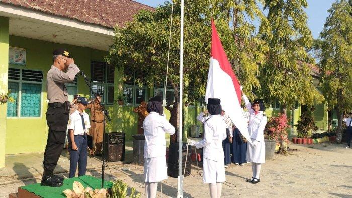 Kanit Samapta Polres Metro Polda Lampung Tekankan Disiplin Sejak Dini ke Pelajar SMP ...