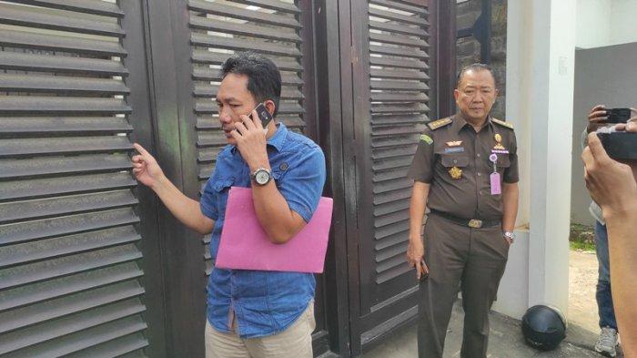 Kejati Lampung Geledah Rumah Mantan Kadis DLH Pemkot Bandar Lampung ... Kejati Lampung Geledah Rumah Mantan Kadis DLH Pemkot Bandar Lampung ...