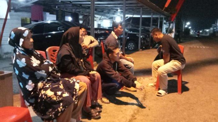 Minta Tolong Bupati, Keluarga Korban Scammer Kamboja Tak Dapat Jawaban - Tribunlampung.co.id