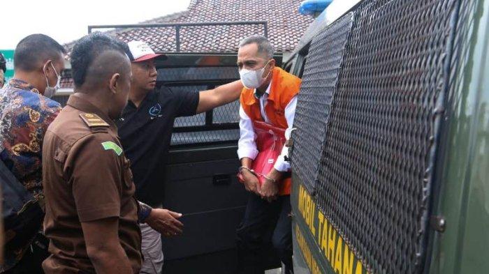 Breaking News Kembali Jalani Sidang, Mantan Rektor Unila Karomani Ogah Disebut Penerima Suap ...