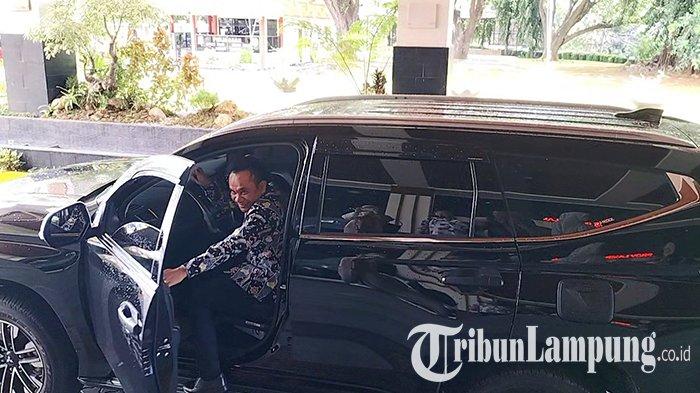 Ketua Bawaslu Lampung Nebeng Mobil Rekannya Buntut Randis Ditarik - Tribunlampung.co.id