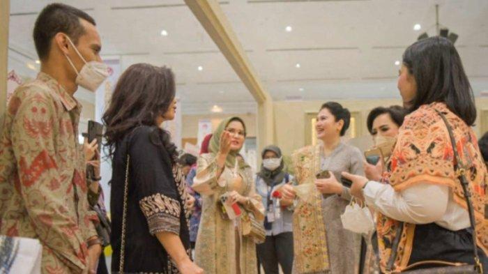 Dekranasda Pesawaran Lampung Pamerkan Sulam Jelujur dan Tapis Pubian di ...