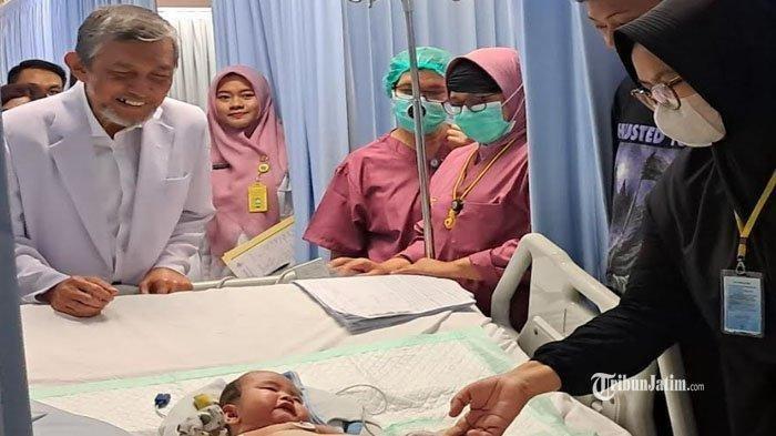 Operasi Bayi Kembar Siam Dempet Bokong Asal Jatim, Kondisi Memburuk Arsenio Meninggal Dunia ...
