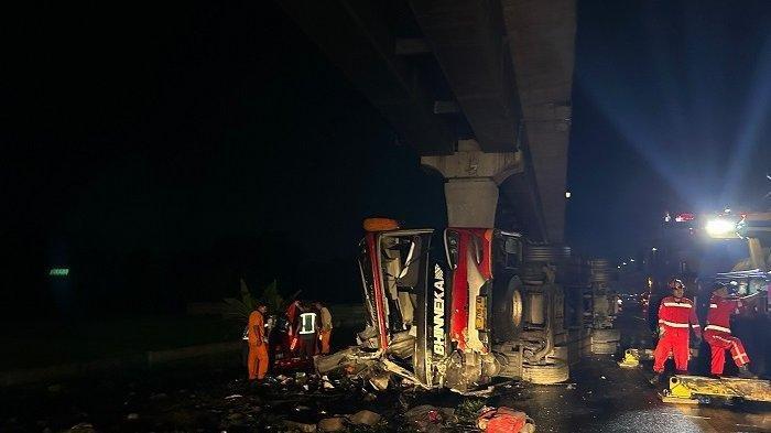 6 Orang Tewas dalam Kecelakaan Bus di Tol Jakarta-Cikampek - Tribunlampung.co.id