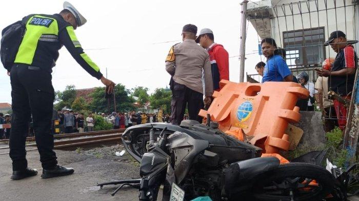 Penyebab Kecelakaan KA Malioboro Ekspres Tabrak 7 Motor hingga Tewaskan 4 Orang - Tribunlampung ...
