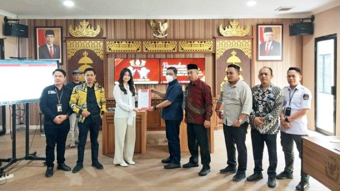 Anak Mukhlis Basri, Laras Tri Handayani Resmi Mengundurkan Diri sebagai ...