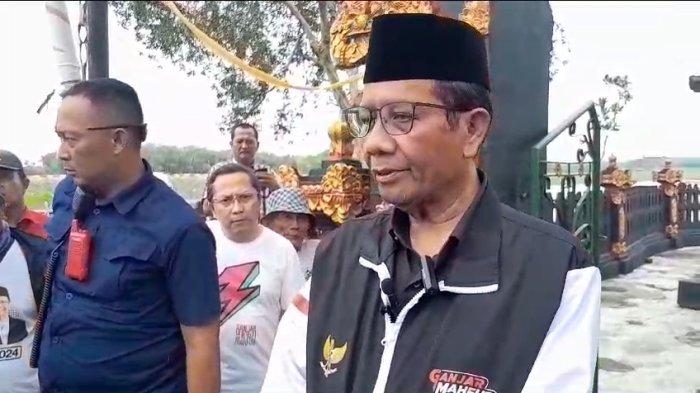 Mahfud MD Umumkan Mundur sebagai Menko Polhukam di Lampung Tengah ... Mahfud MD Umumkan Mundur sebagai Menko Polhukam di Lampung Tengah ...