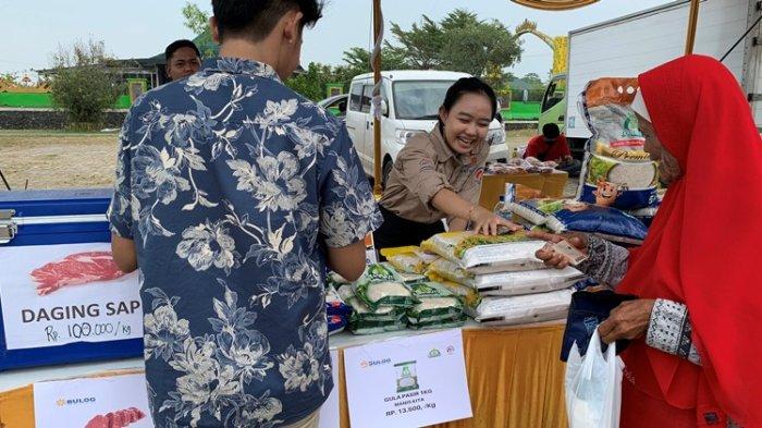 Minyak Goreng dan Beras di Pasar Murah dan Bazar UMKM/IKM Pringsewu Diserbu Warga ...