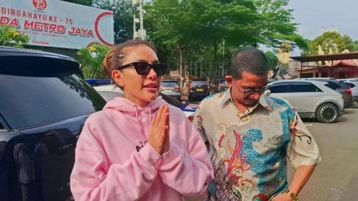 Reaksi Nikita Mirzani Usai Vadel Badjideh Ngaku Siap Mundur dari Lolly - Tribunlampung.co.id