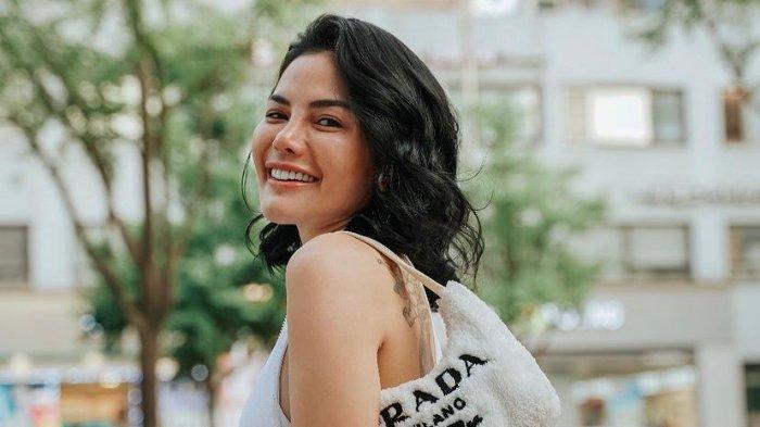Nikita Mirzani Bela Lolly yang Dihina Mami Eda Soal Tas Branded ...