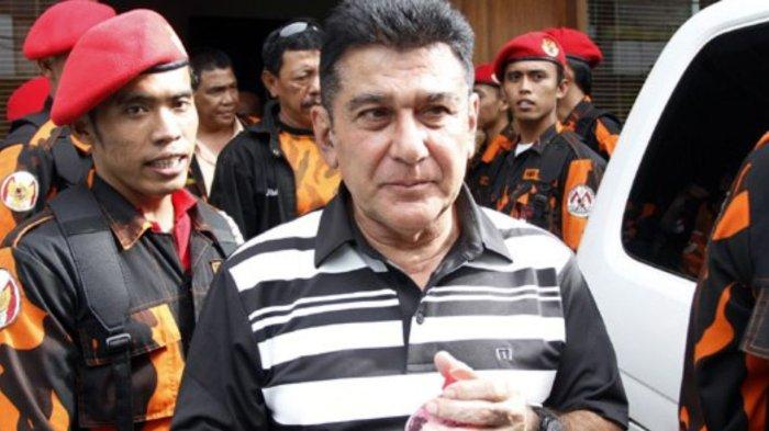KPK Akhirnya Bawa 11 Mobil dari Rumah Japto Soerjosoemarno ...