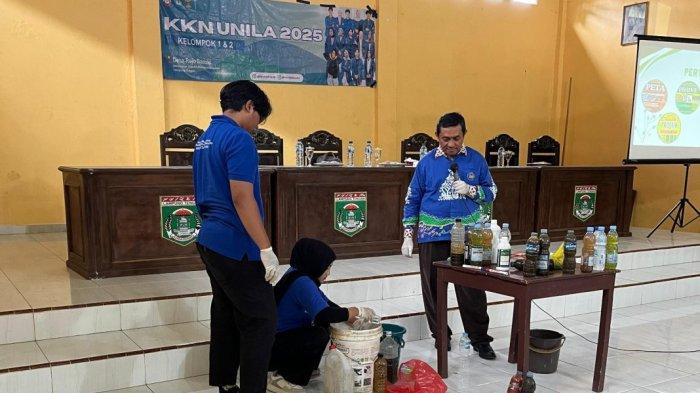 Mahasiswa KKN Unila Ajak Warga Olah Sampah Jadi Pupuk Ramah Lingkungan - Tribunlampung.co.id