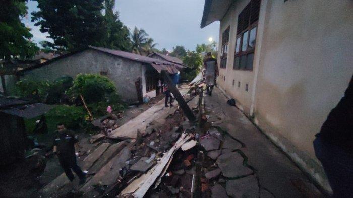 Pagar SMKN 1 Jambi Sepanjang 50 Meter Roboh, Dua dari Tiga Korban Tewas ... Pagar SMKN 1 Jambi Sepanjang 50 Meter Roboh, Dua dari Tiga Korban Tewas ...