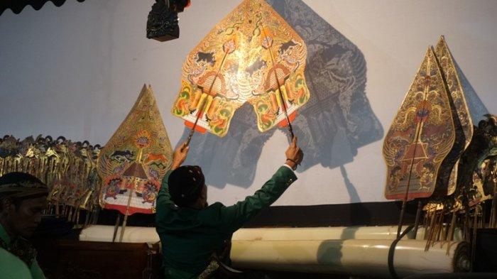 Pagelaran Wayang Kulit Melengkapi Malam Puncak Maulid Nabi di Lampung Tengah - Tribunlampung.co.id