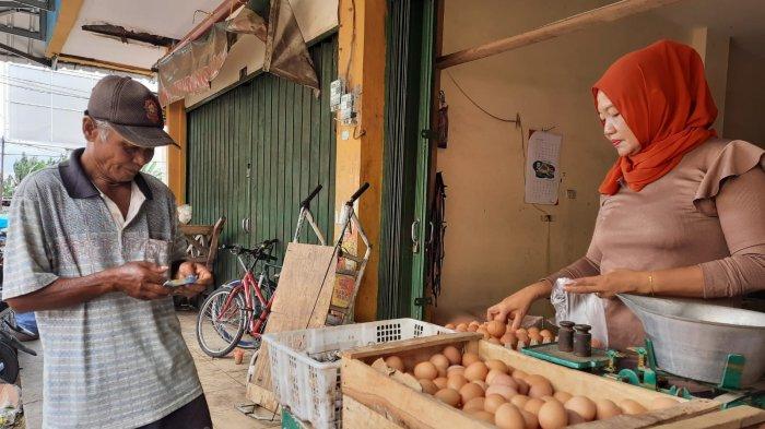 Telur Rp 28 Ribu per Kg, Pedagang Pasar Kopindo Metro Lampung Keluhkan ...