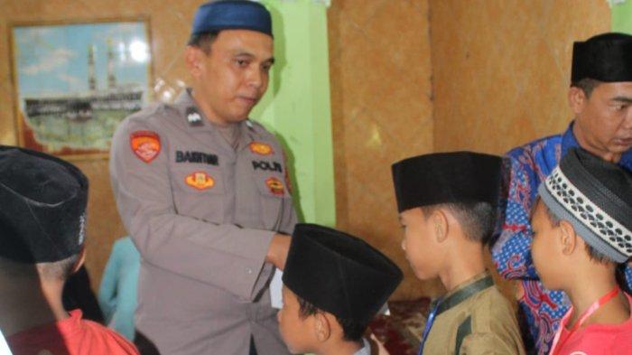 10 Muharam, Polres Pesisir Barat Bagikan Santunan ke Anak Yatim - Tribunlampung.co.id