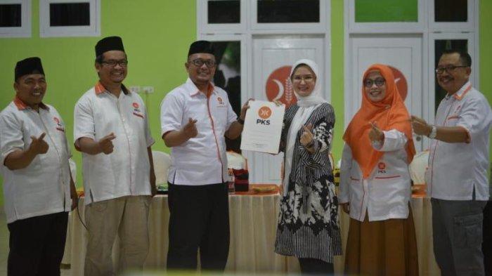 Bursa Calon Bupati Pesawaran, PKS Beri Surat Rekomendasi ke Nanda Indira - Tribunlampung.co.id